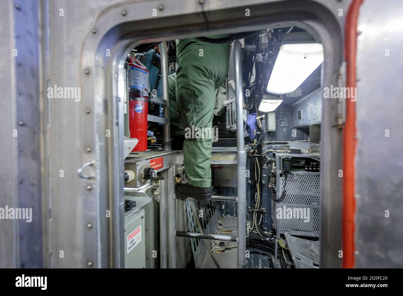 The WASP class amphibious assault ship USS Kearsarge docked in New York ...