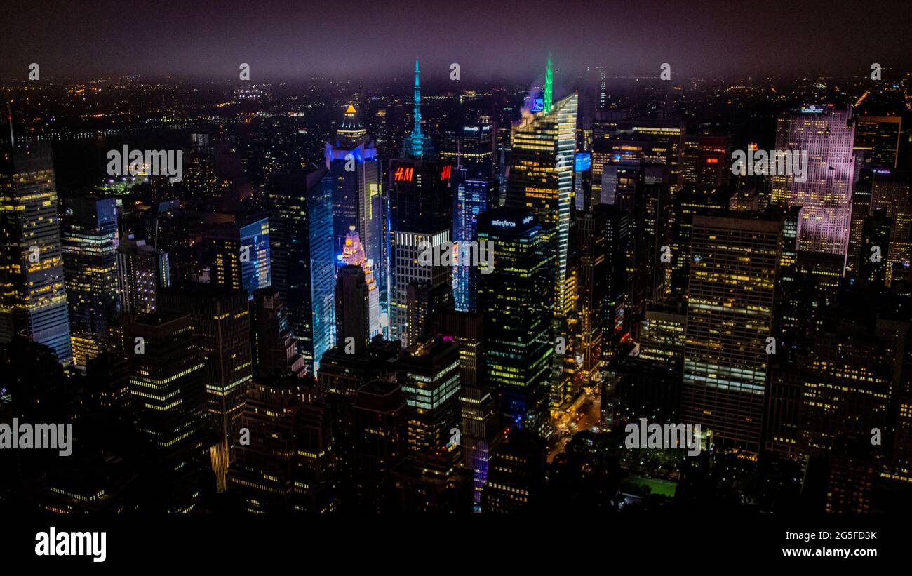 Empire state building 86th floor hi-res stock photography and images ...