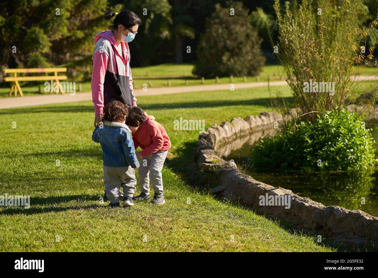 Children wearing mask park hi-res stock photography and images - Alamy