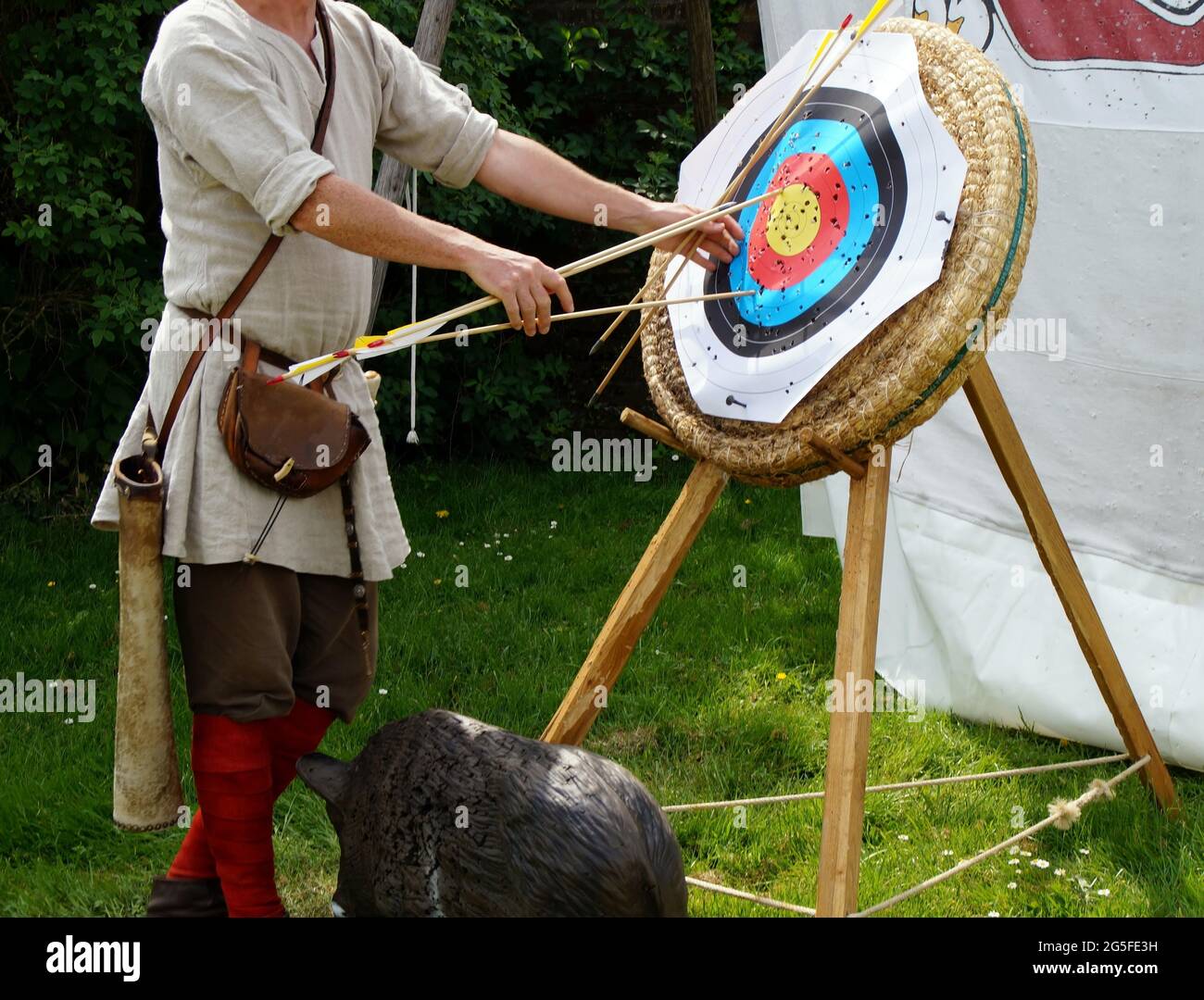 Bow and arrows hi-res stock photography and images - Alamy