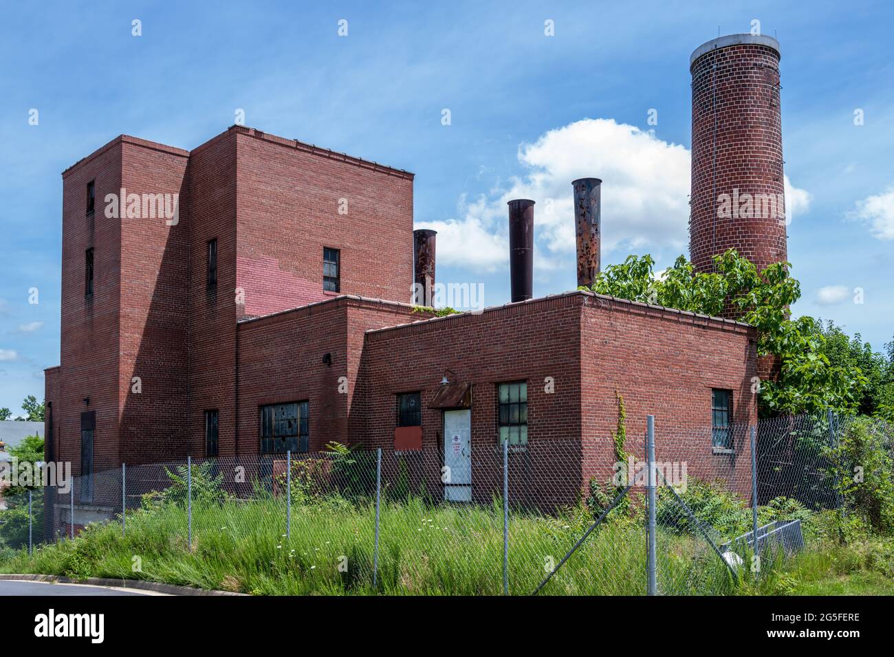 Lorton, VA, USA -- June 25, 2021. A wide angle photo of an abandoned ...
