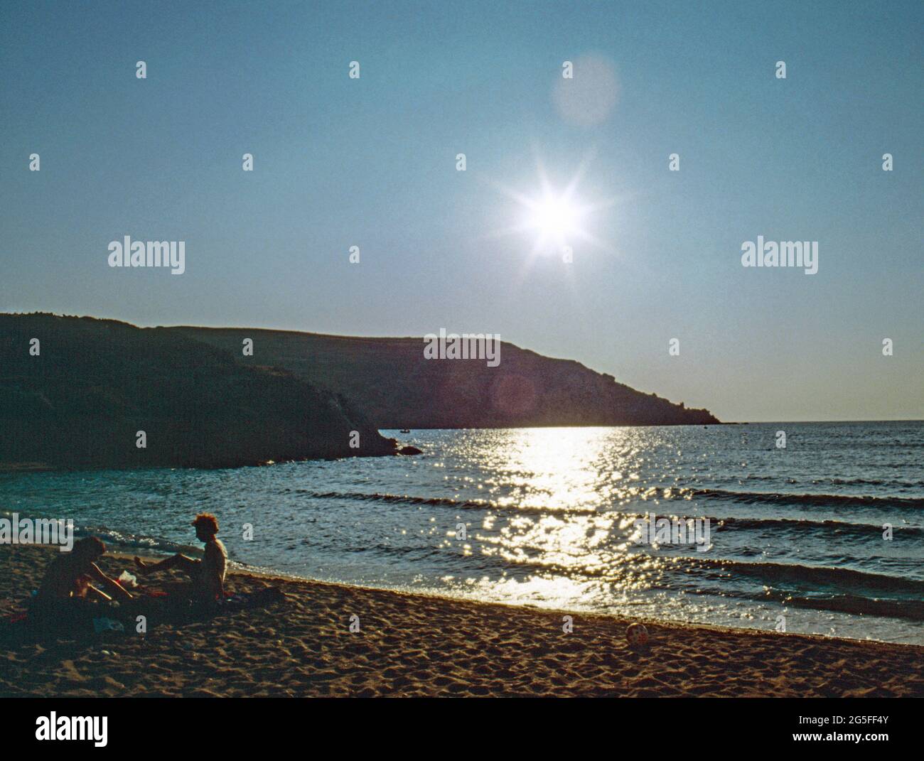 Beach scene 1970s hi-res stock photography and images - Alamy