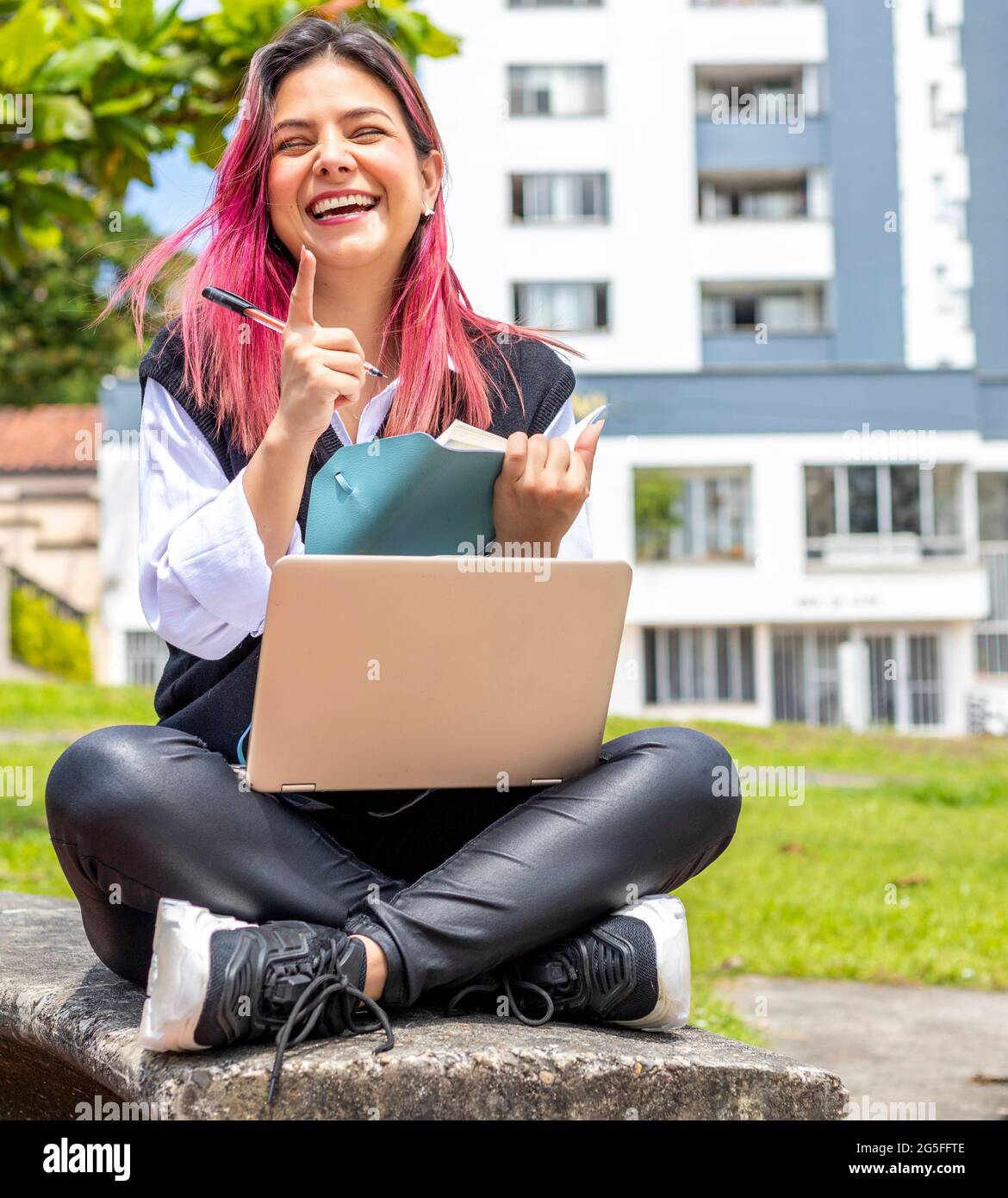 Teamwork vertical hi-res stock photography and images - Alamy