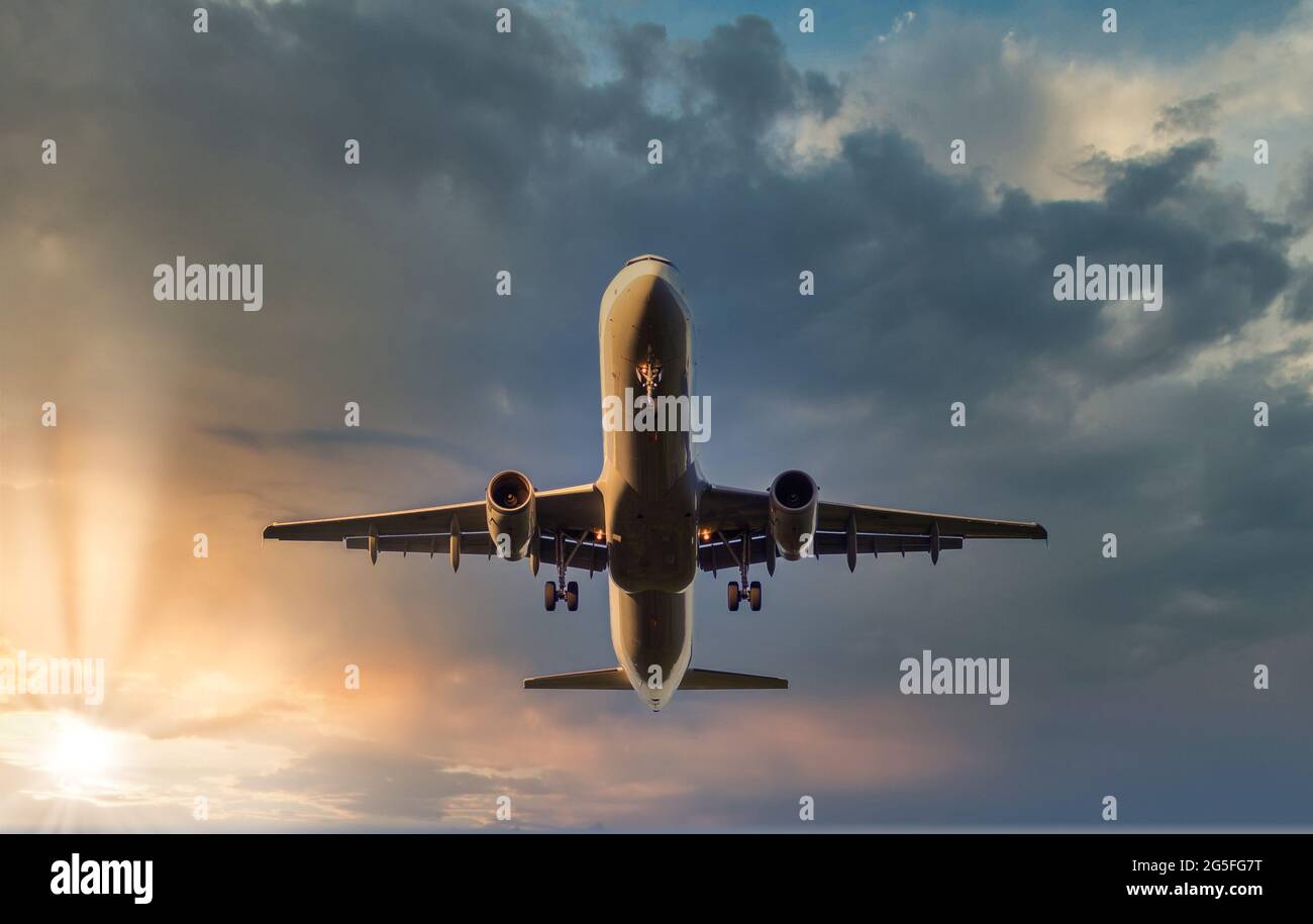 Airplane landing flare hi-res stock photography and images - Alamy