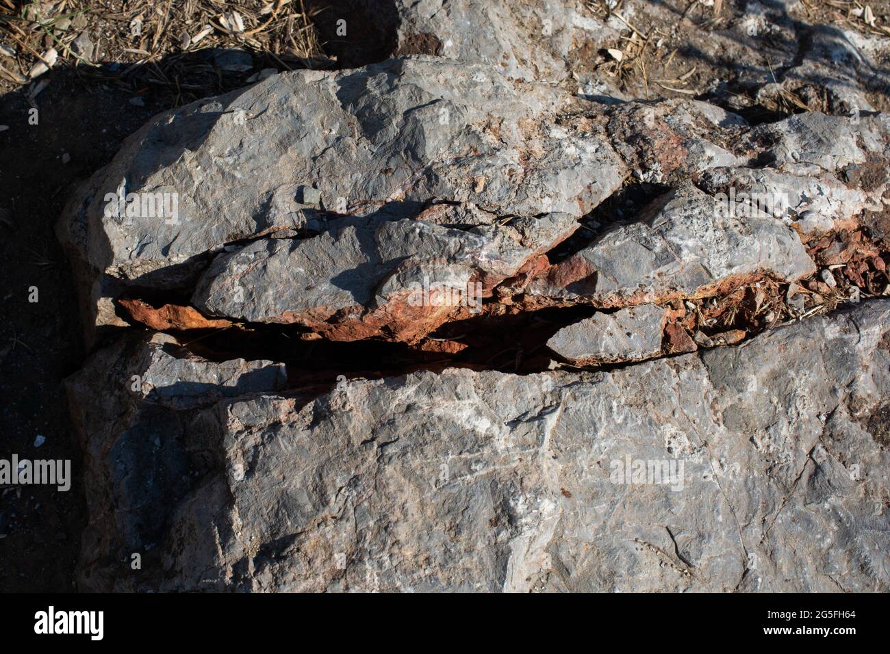 A horizontal background of natural rough rock texture Stock Photo - Alamy
