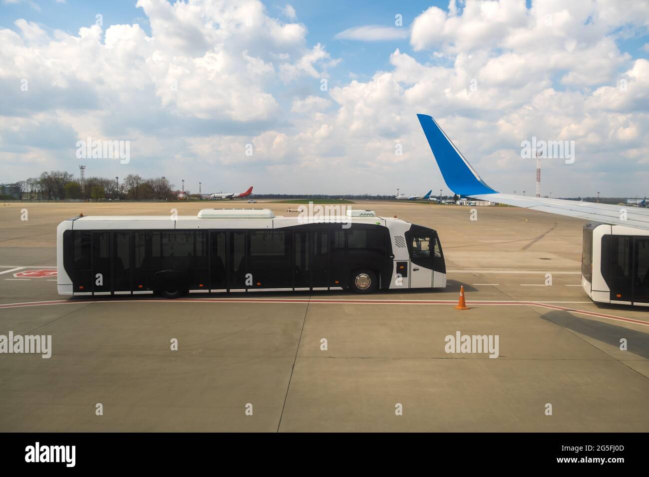 Airplane wing and special bus for moving passengers from aircraft to ...