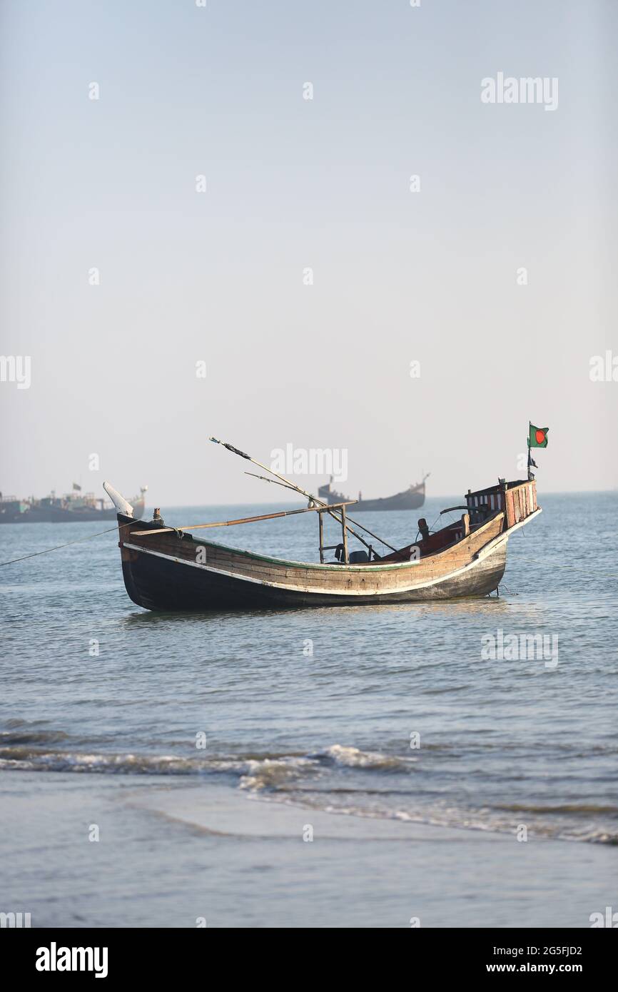 Bangladeshi boat hi-res stock photography and images - Alamy