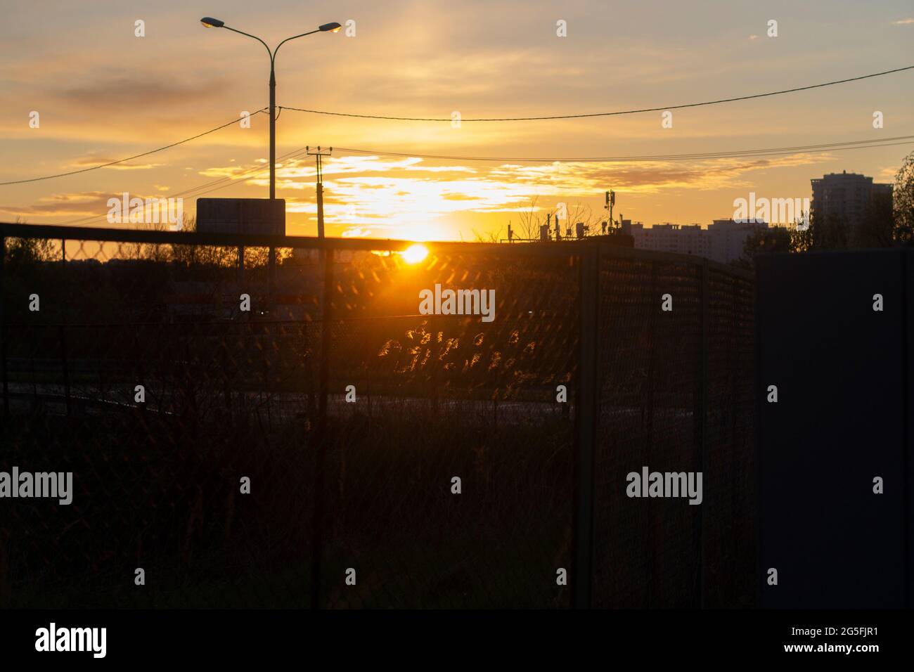 Sunset in the city. The sun sets over the horizon. nightfall Stock ...