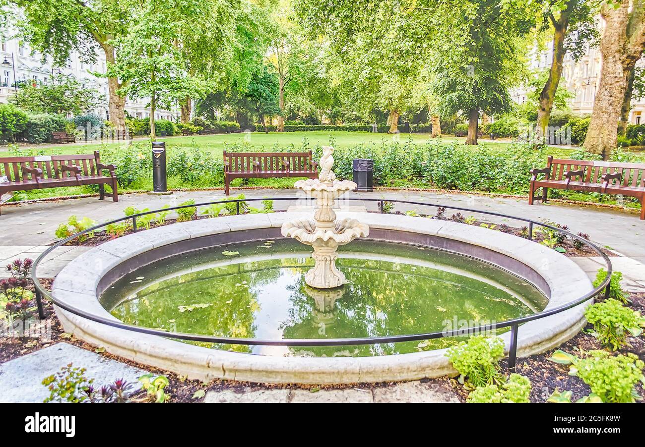 Fountain in St. George's Square, Pimlico, London, UK Stock Photo - Alamy
