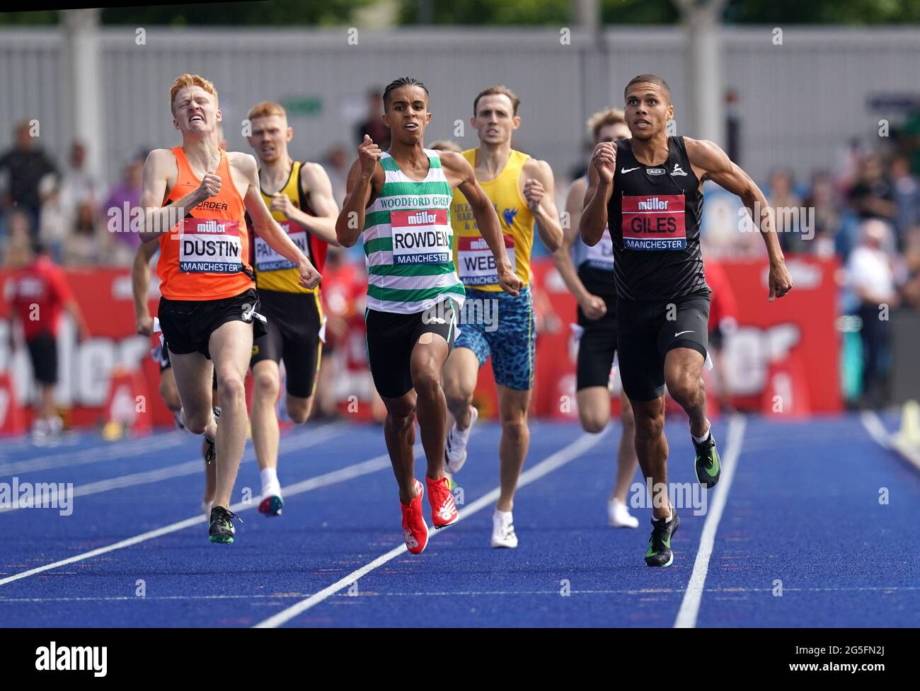 Great Britain's Elliott Giles (right) winning the men's 800m final ...