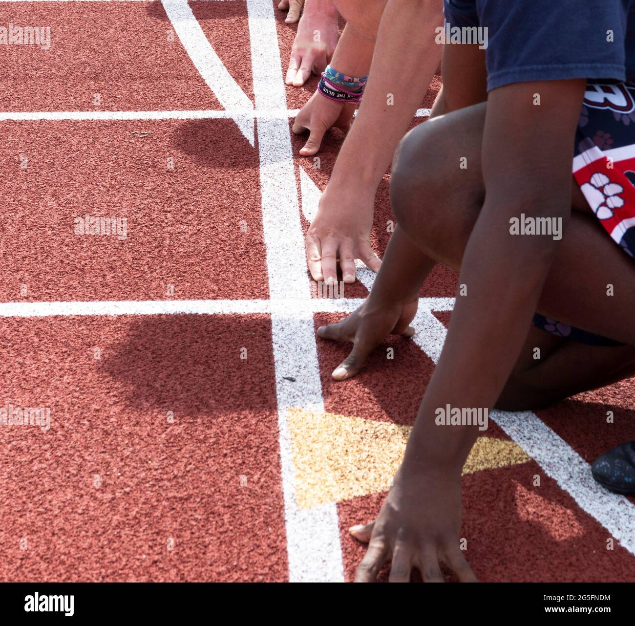 Kids running sprint track hi-res stock photography and images - Alamy