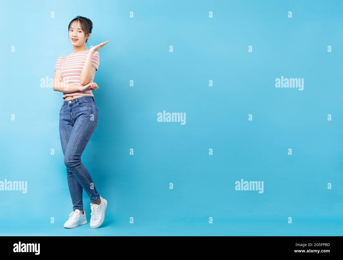 full body portrait of a beautiful young girl Stock Photo - Alamy