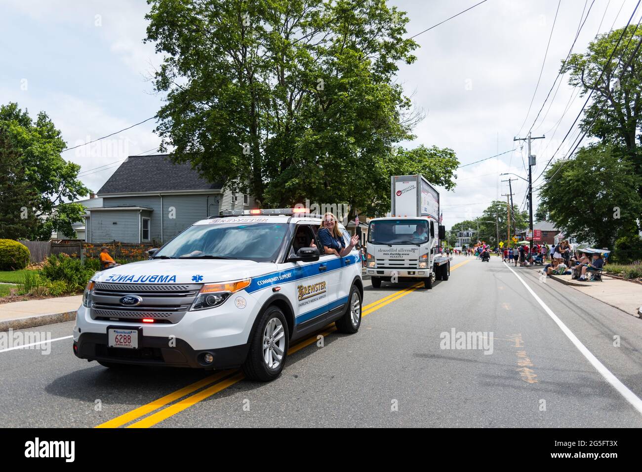 Fourth july parade ambulance hi-res stock photography and images - Alamy