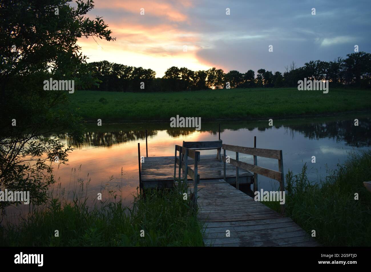 Pond serenity hi-res stock photography and images - Alamy