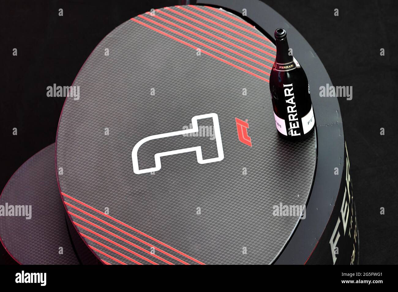 Formula 1 red bull champagne hi-res stock photography and images - Alamy
