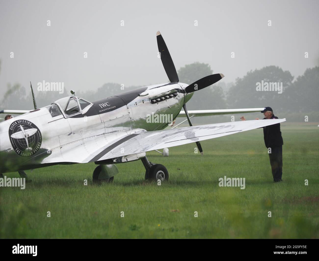 Spitfire mark 9 hi-res stock photography and images - Alamy