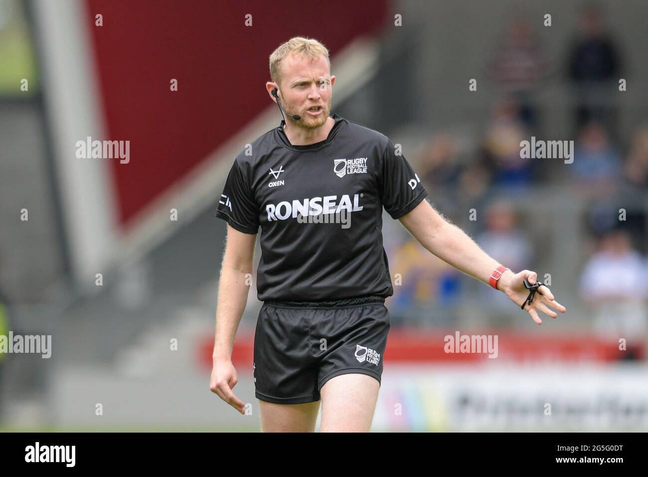 Referee Robert Hicks in action during the game Stock Photo - Alamy