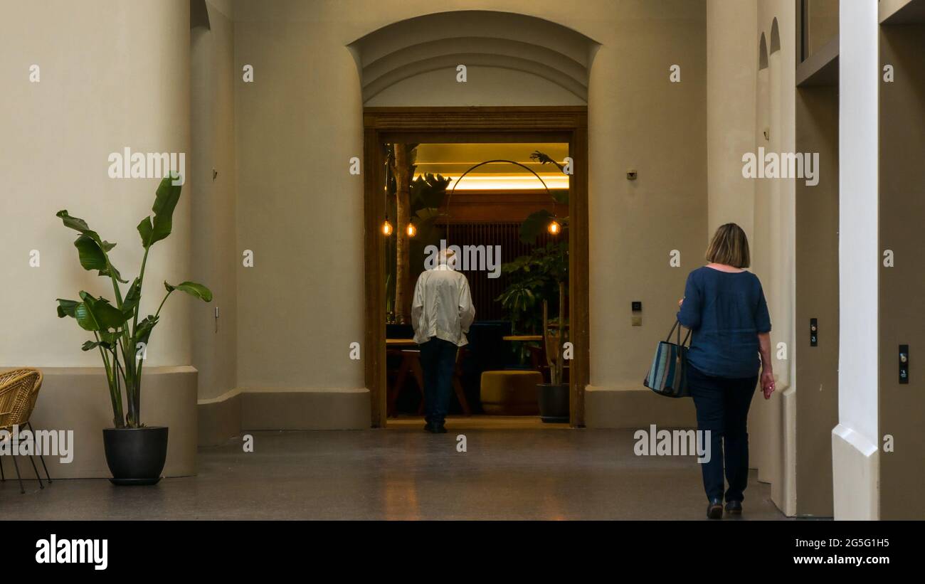 Walking in same direction hi-res stock photography and images - Alamy