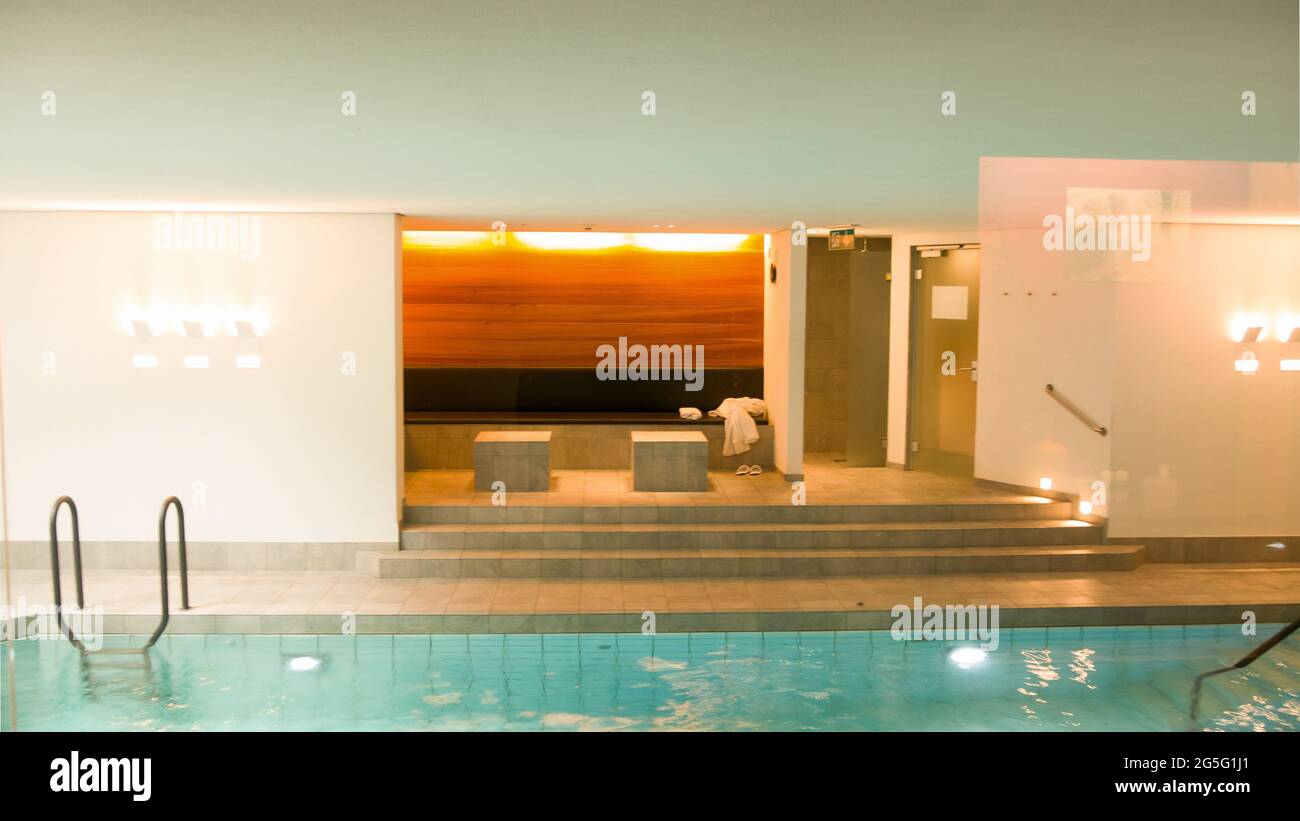 Glass elements lighting hi-res stock photography and images - Alamy