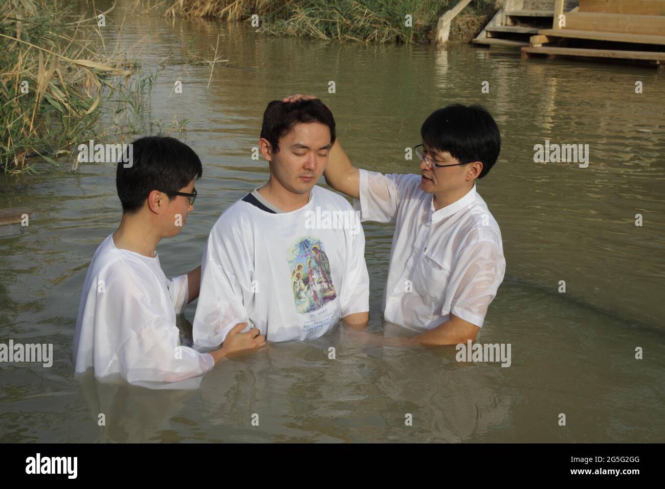 Jesus baptised in river hi-res stock photography and images - Alamy