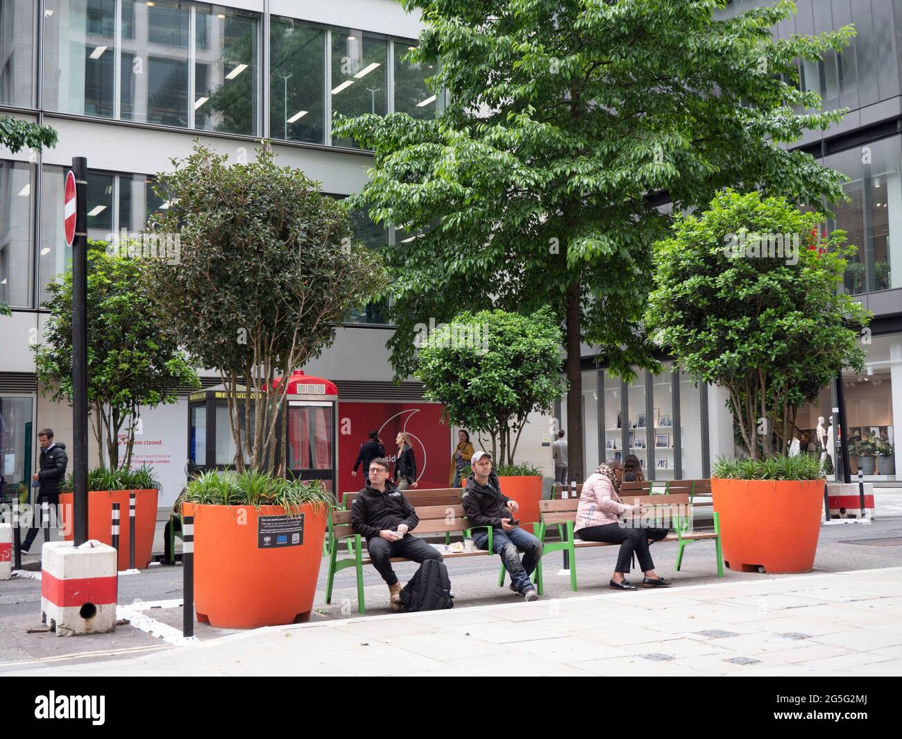 Cheapside London, Covid-19 City streets trial scheme, temporary seating ...