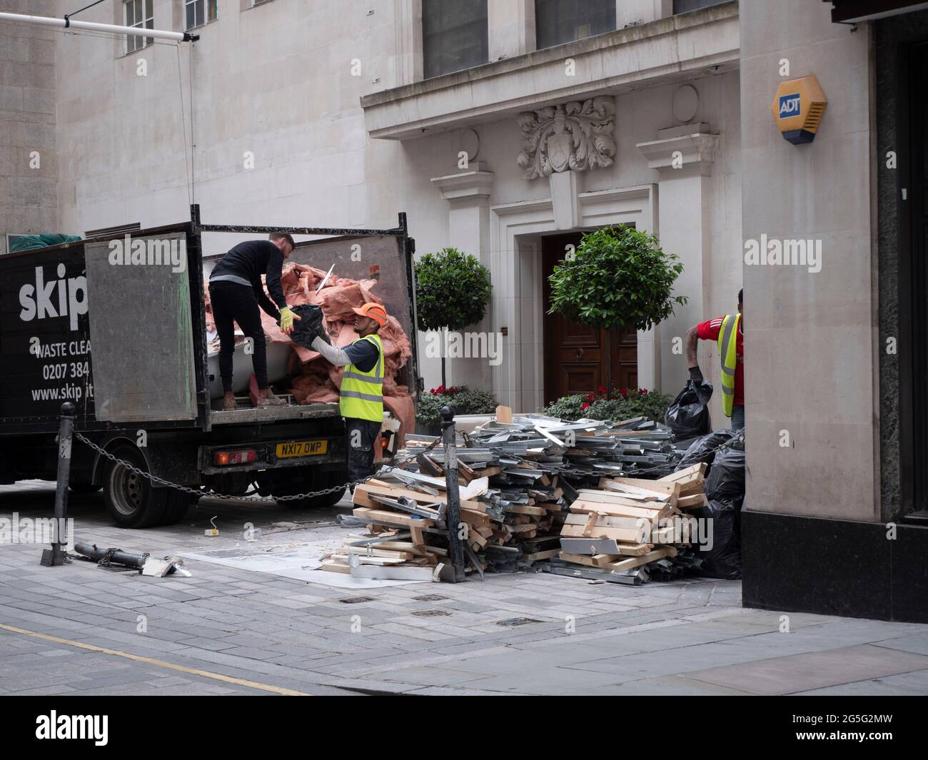 London city waste removal hi-res stock photography and images - Alamy
