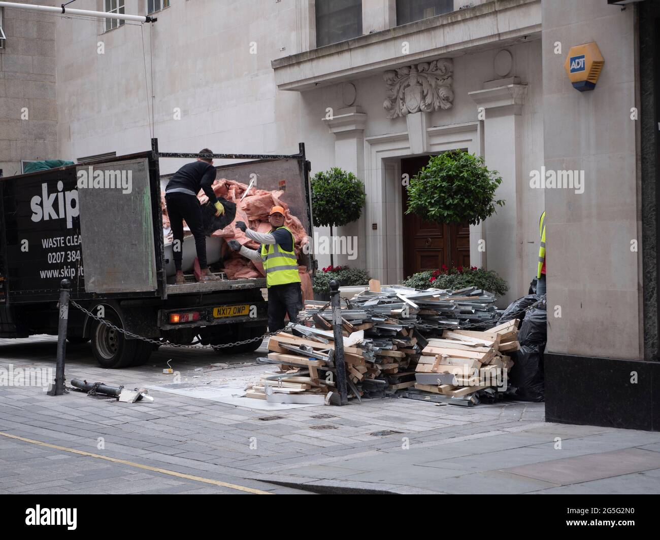 workers remove waste Rubbish from the City of London office Stock Photo - Alamy