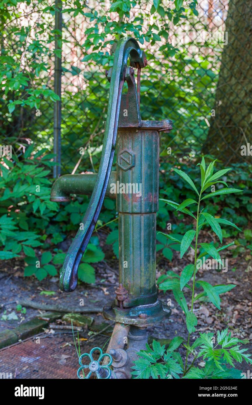 Groundwater pumping hi-res stock photography and images - Alamy