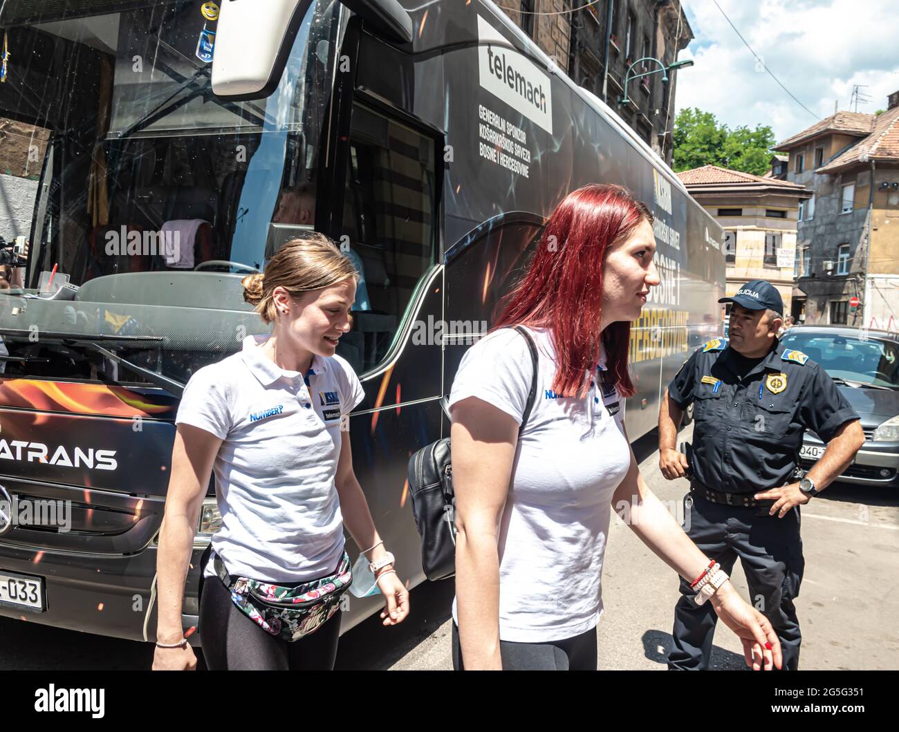 Team walk off hi-res stock photography and images - Alamy