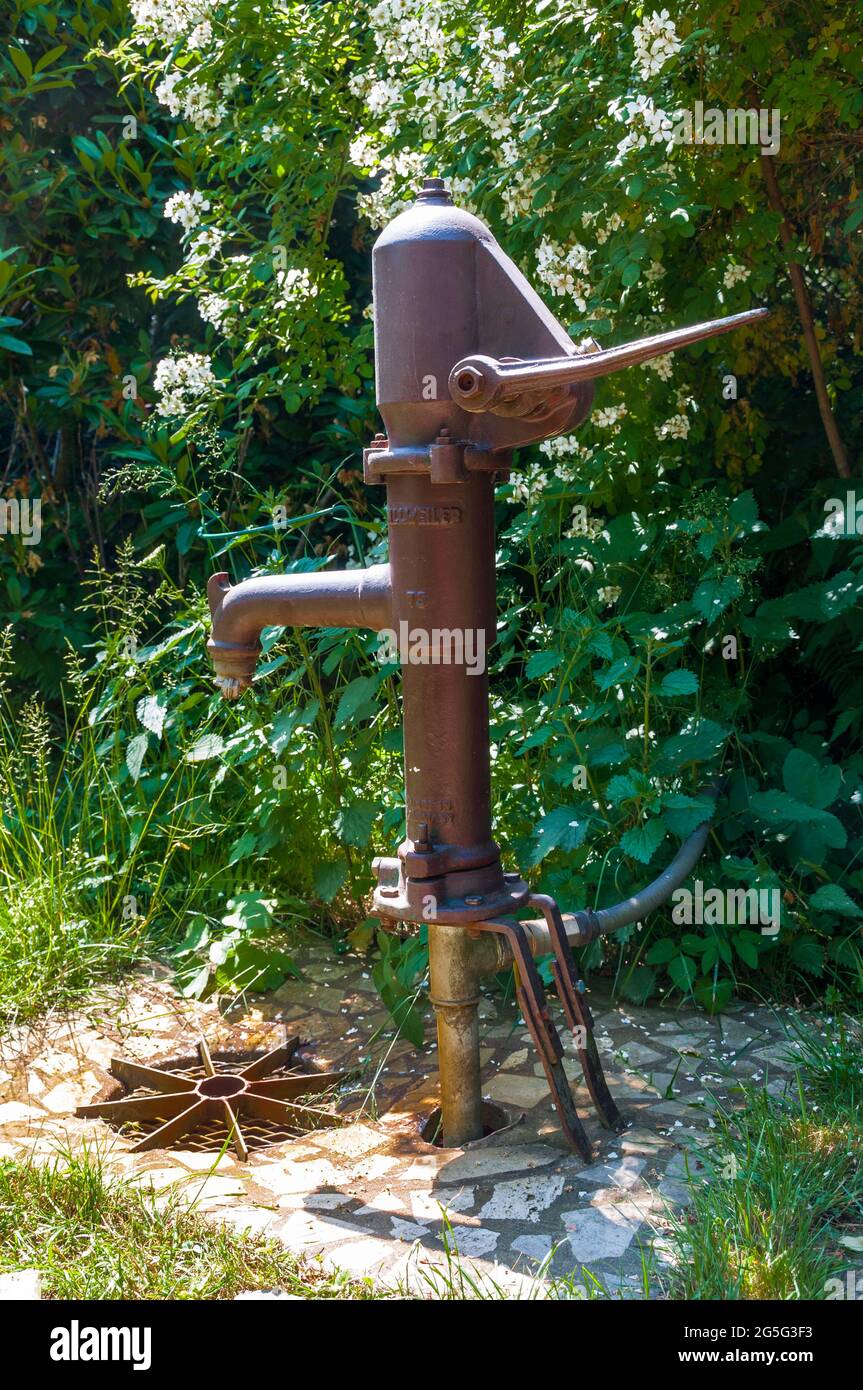 Groundwater pumping hi-res stock photography and images - Alamy