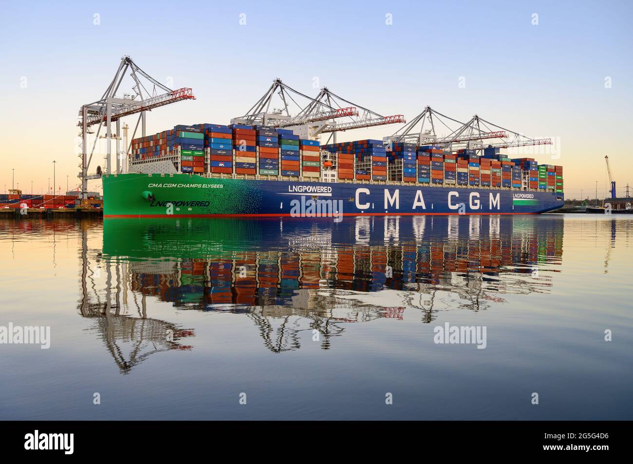 Cma cgm champs elysees hi-res stock photography and images - Alamy