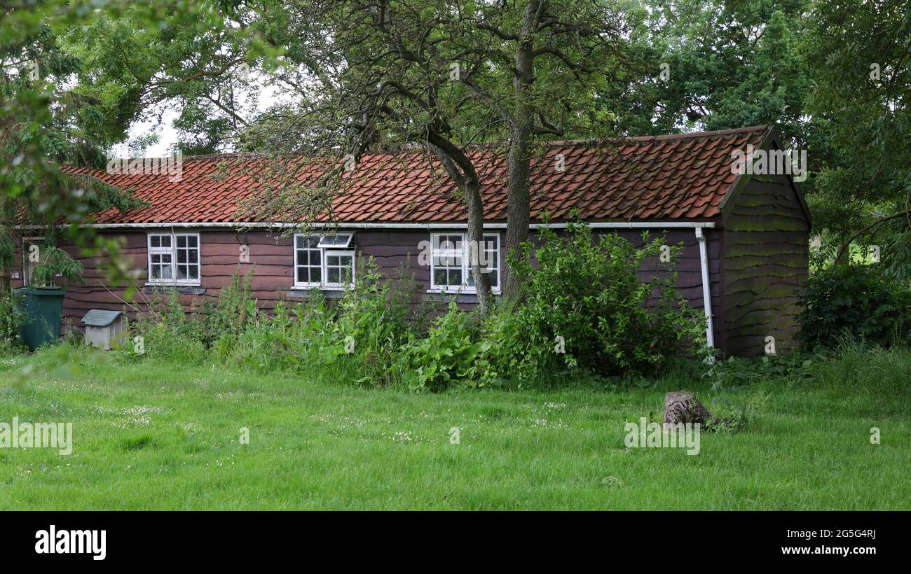Barn seen in an English countryside Stock Photo - Alamy