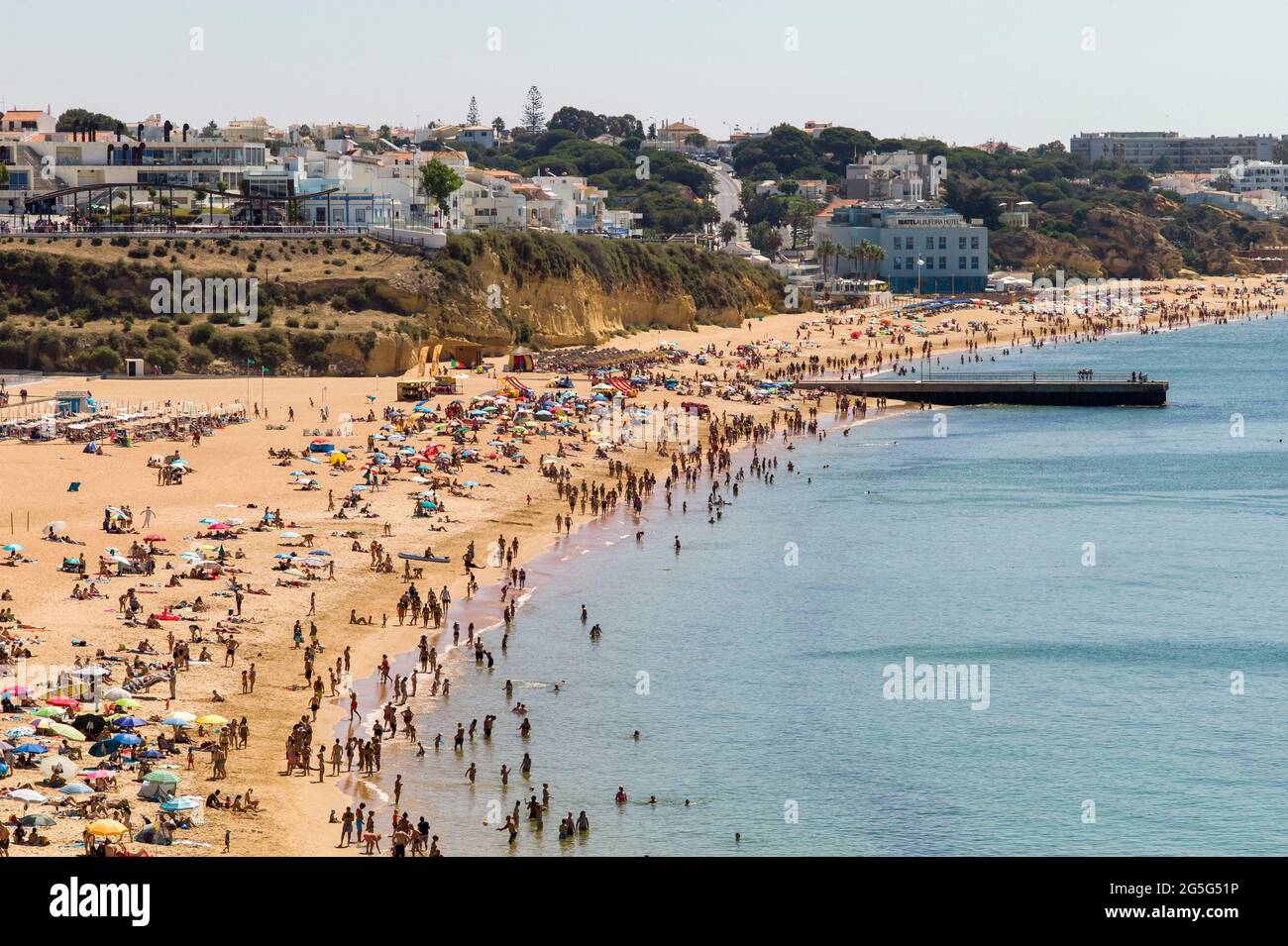 Albufeira crowd hi-res stock photography and images - Alamy