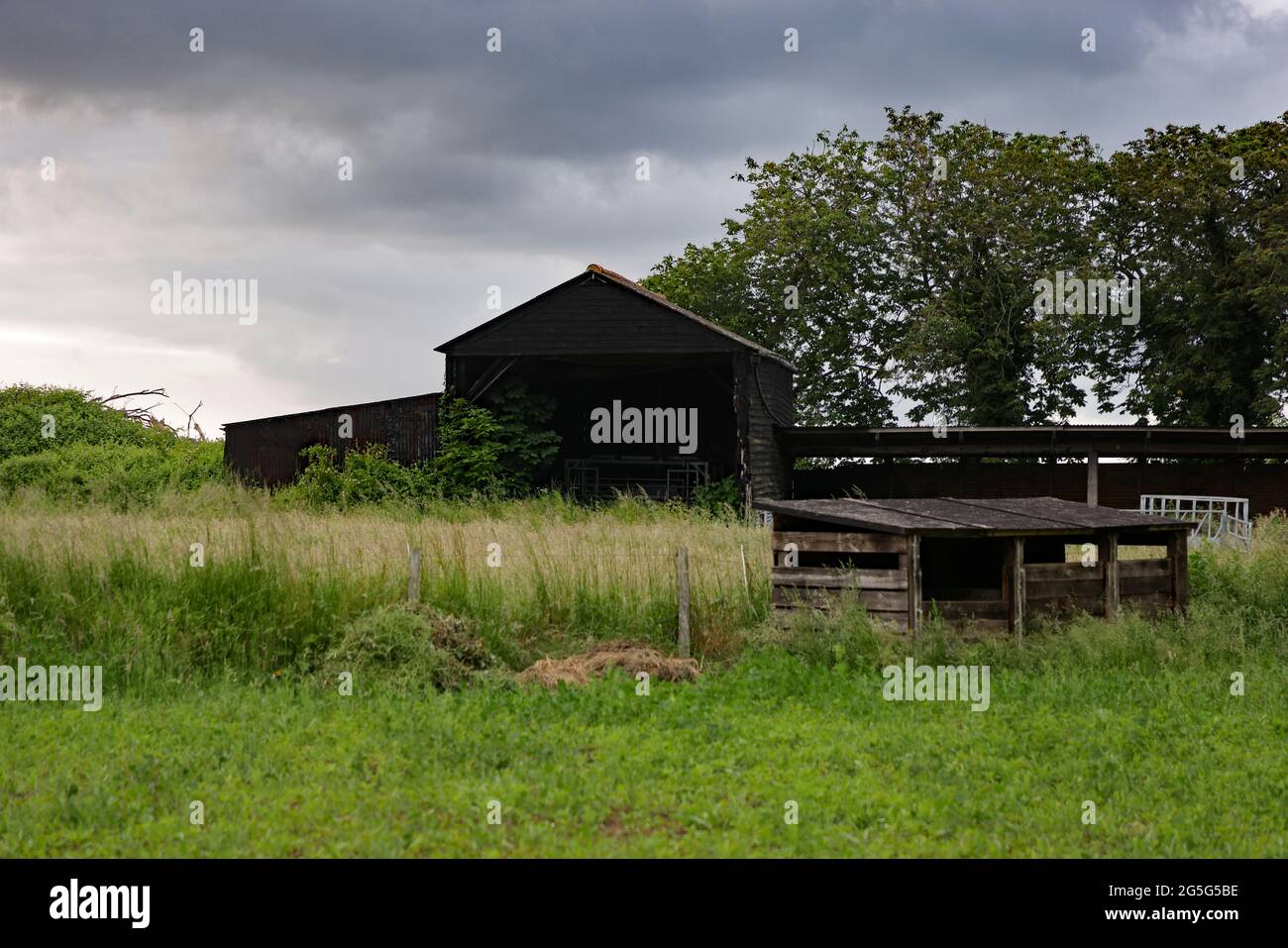 Timber framed barns hi-res stock photography and images - Alamy