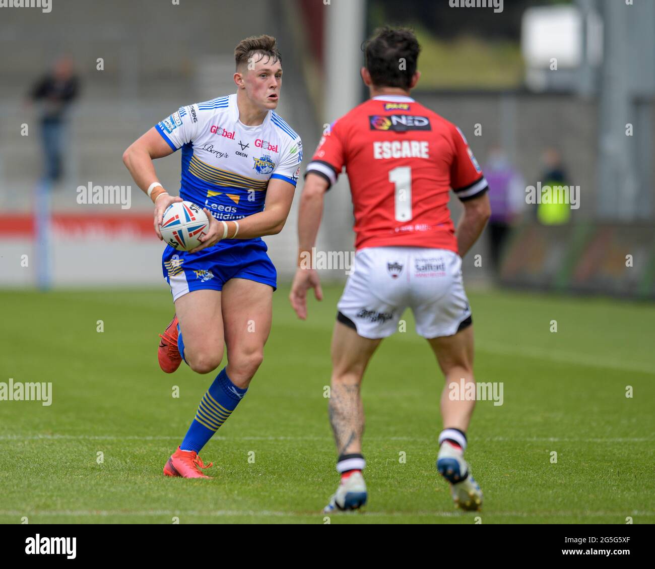 Jack Broadbent (27) of Leeds Rhinos looks for a way past Morgan Escare ...