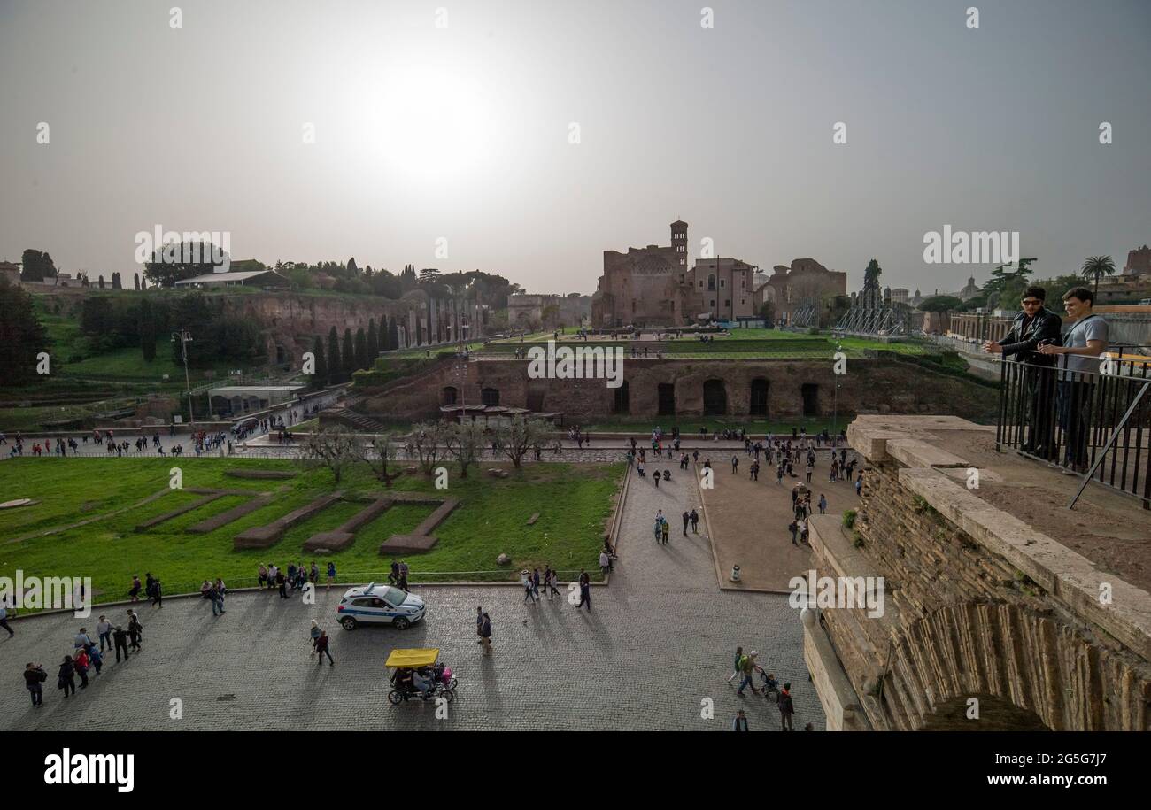 Foro romano forum antico hi-res stock photography and images - Alamy