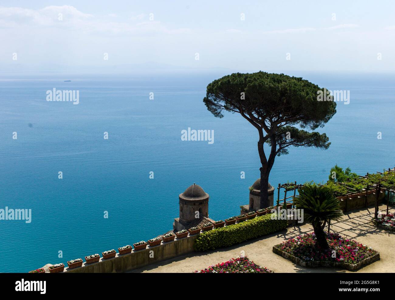 Villa vista mare hi-res stock photography and images - Alamy