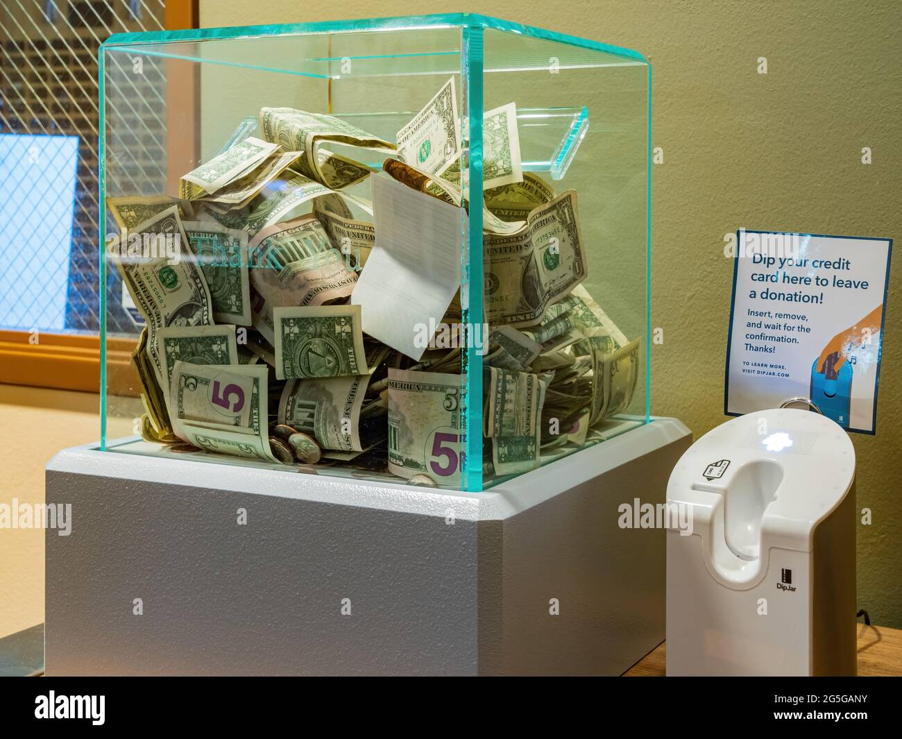 Donation point hi-res stock photography and images - Alamy