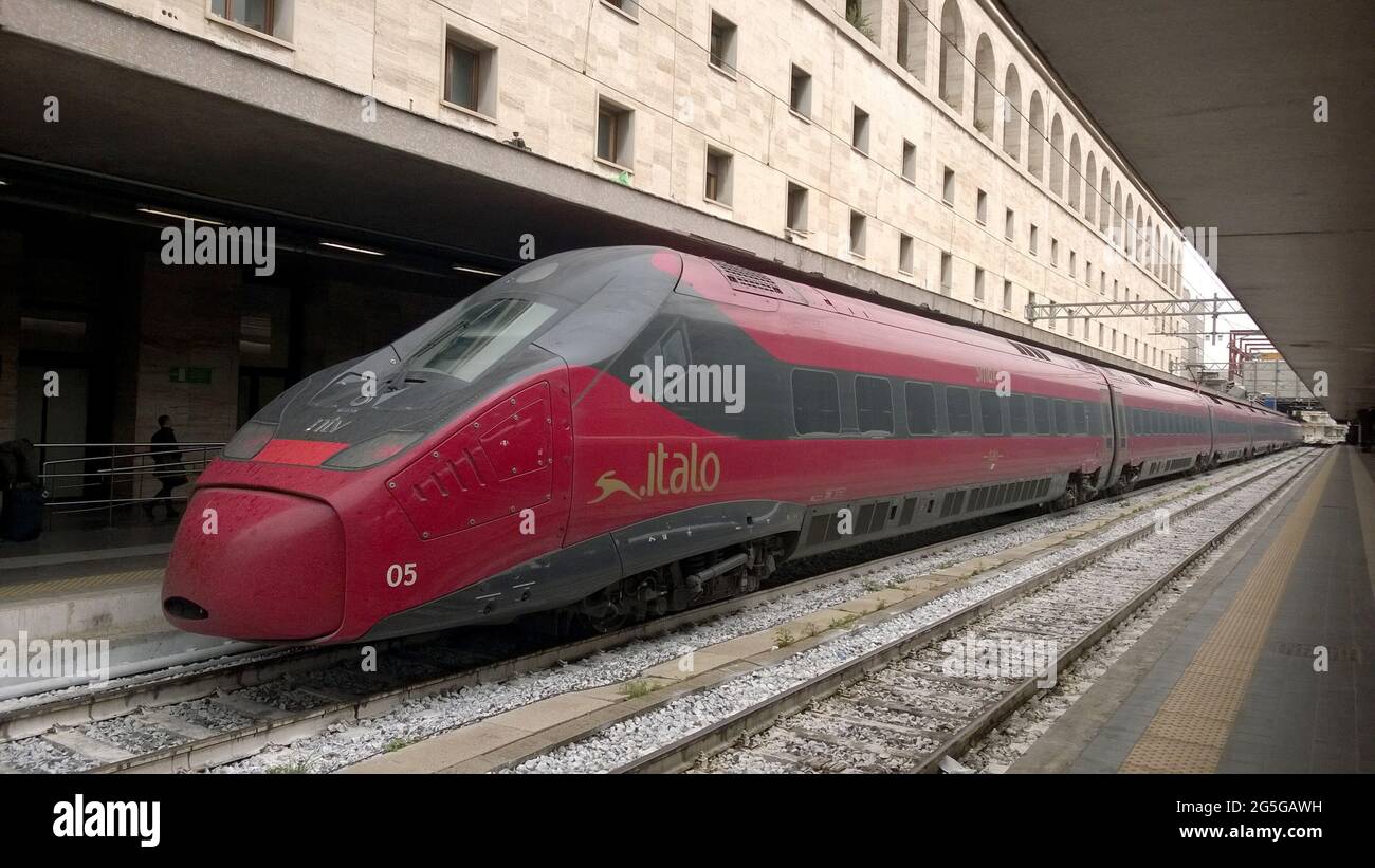Tgv treno hi-res stock photography and images - Alamy