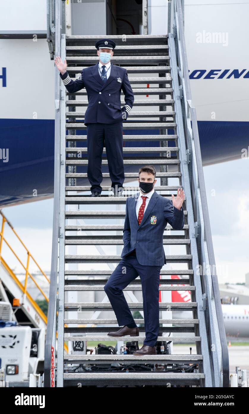 New Lions Captain Conor Murray with British Airways Captain Richard ...