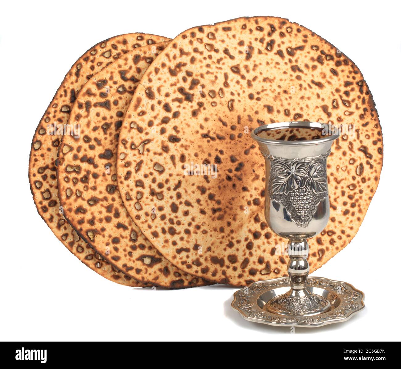 Round matzo and wine cpu isolated over white background with clipping ...