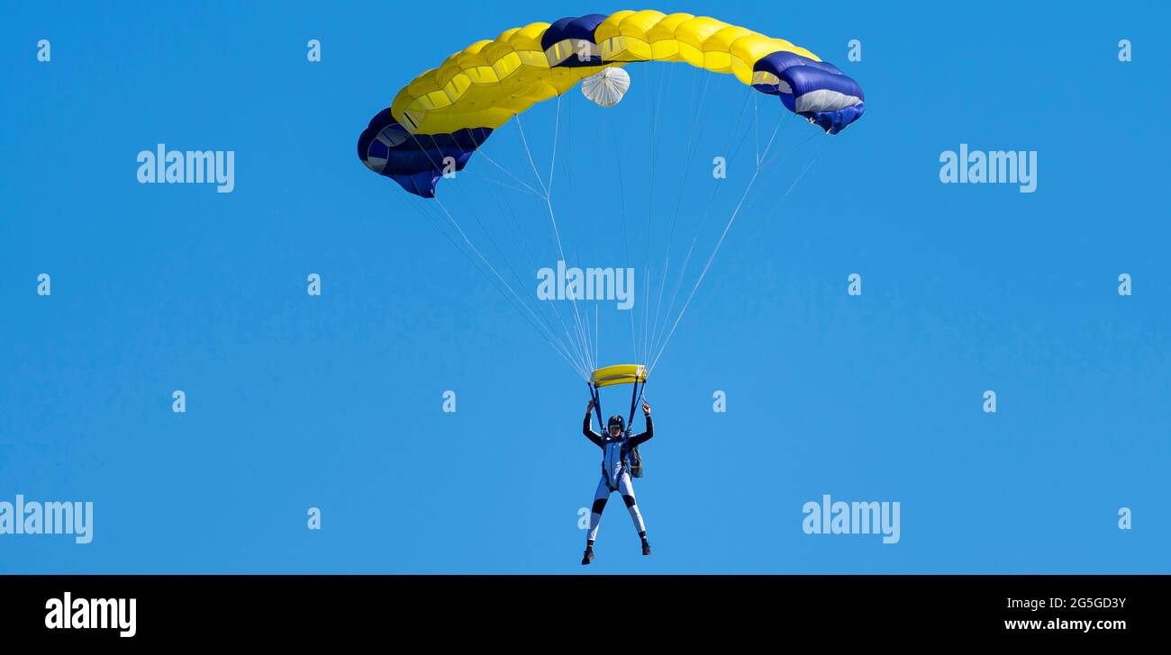 Blue parachute hi-res stock photography and images - Alamy