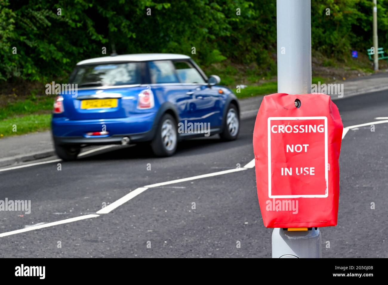 Pedestrian crossing panel hi-res stock photography and images - Alamy