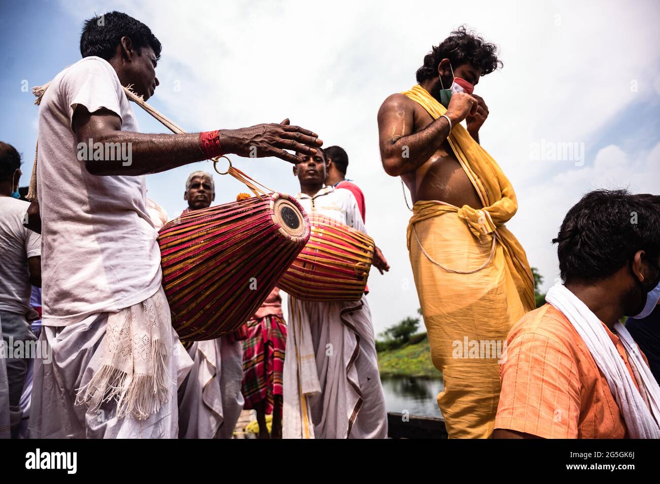 Indian boys in an hindu temple hi-res stock photography and images - Alamy