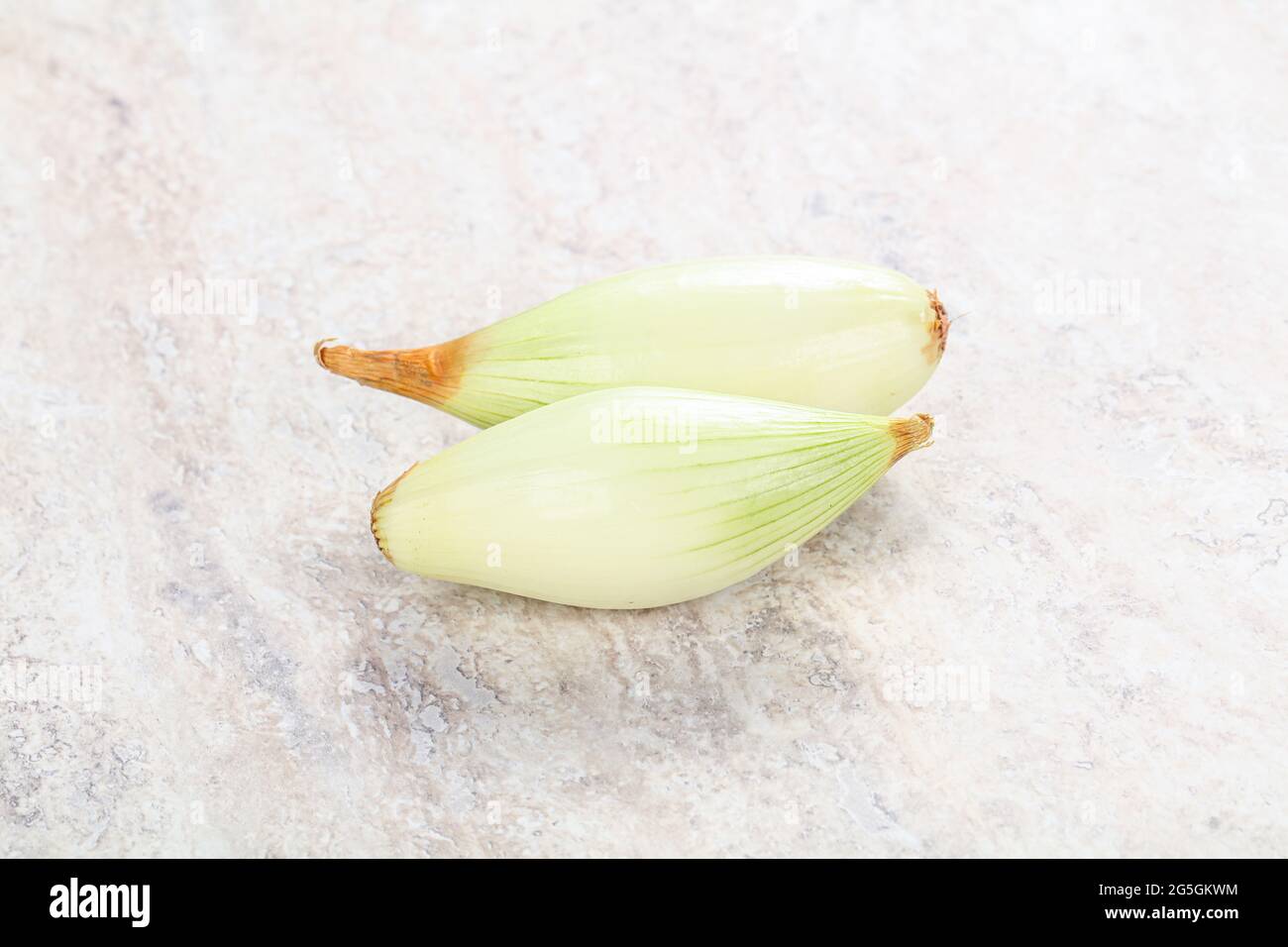Ripe and tasty shallot onion for cooking Stock Photo - Alamy