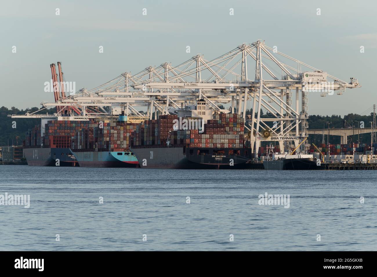 Zim container hi-res stock photography and images - Alamy