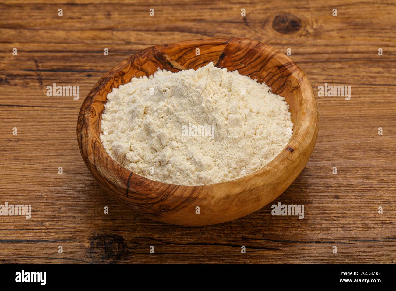 Wheat flour heap in the bowl for cooking Stock Photo - Alamy