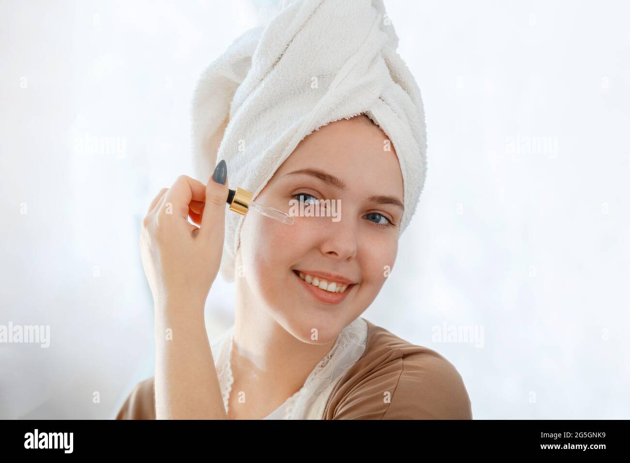 Facial face mirror reflection apply hi-res stock photography and images ...