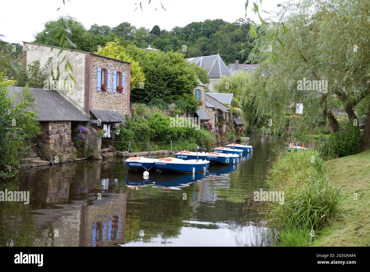 The Trieux river at Pontrieux, with traditional washhouses - lavoirs ...