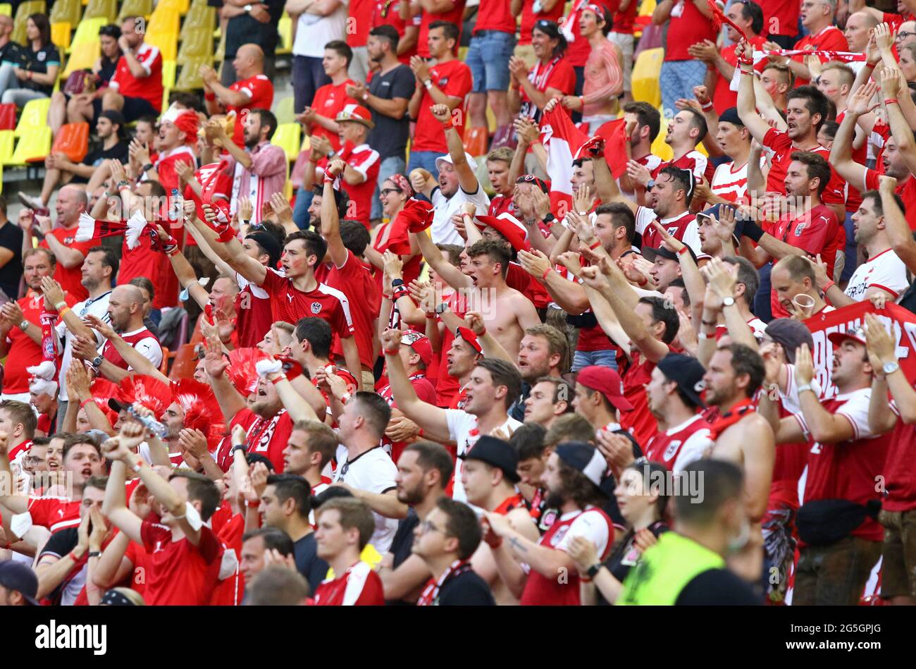 Romania national soccer team hi-res stock photography and images - Alamy